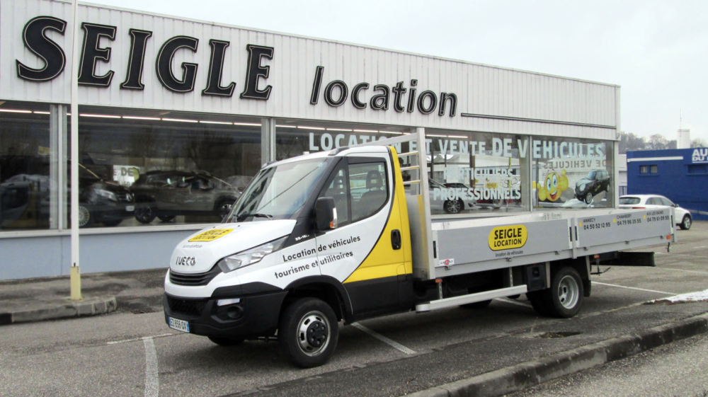 Camion plateau long - SEIGLE LOCATION